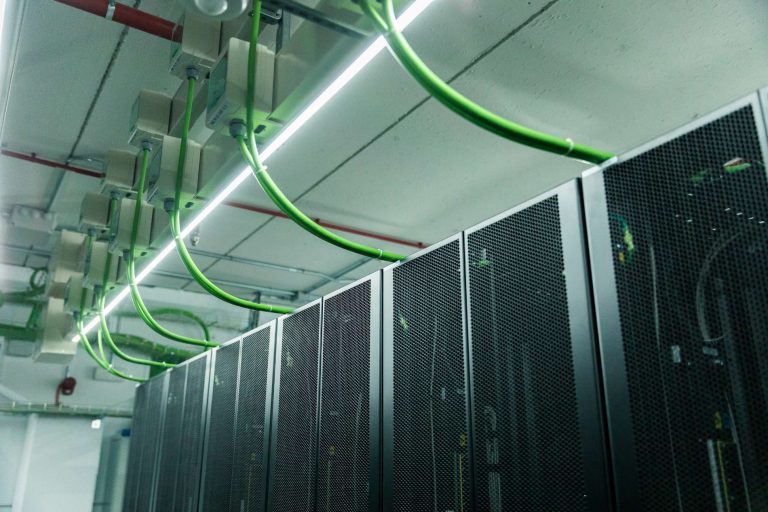 Las ventajas de una meet-me room en un data center - Adam - Data Center